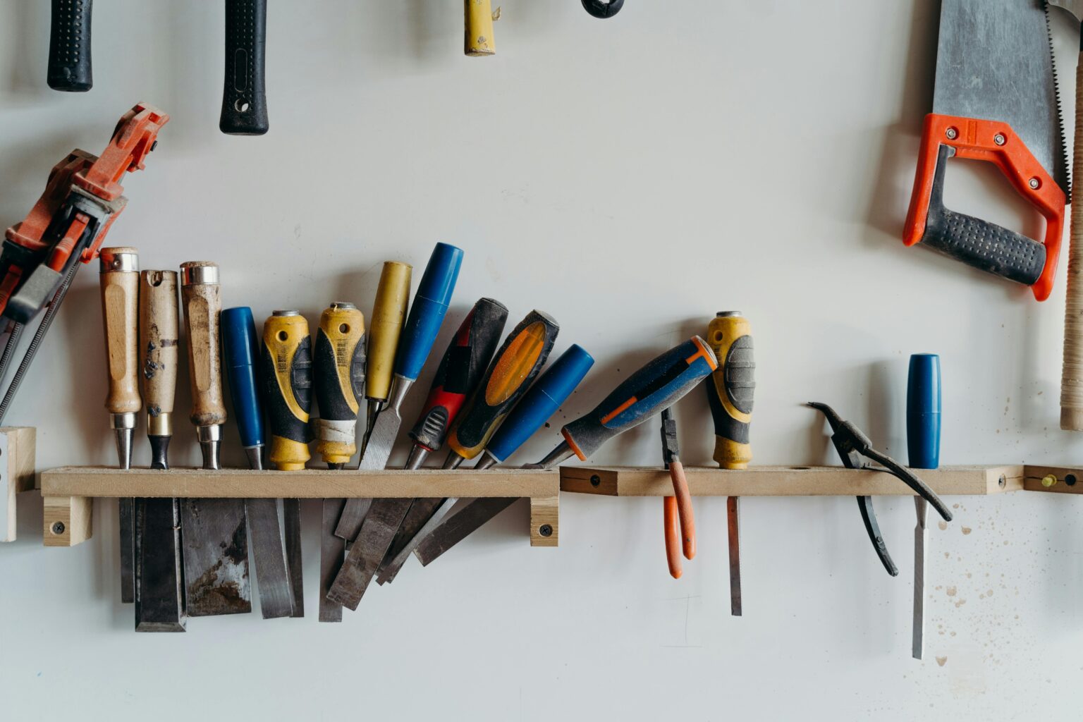 Essential Basic Carpentry Tools: The Ultimate Beginner's Guide to ...